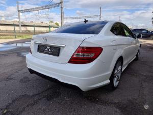White Mercedes-Benz C 250 2013 in Siauliai, with an engine capacity of 2.00 L and mileage of 222 thousand km for 8900 €, photo 4 on AUTOMOTO.COM.LV