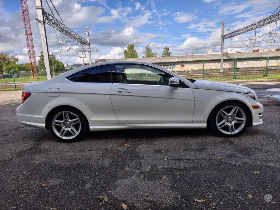 White Mercedes-Benz C 250 2013 in Siauliai, with an engine capacity of 2.00 L and mileage of 222 thousand km for 8900 €, photo 7 on AUTOMOTO.COM.LV