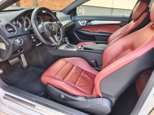 White Mercedes-Benz C 250 2013 in Siauliai, with an engine capacity of 2.00 L and mileage of 222 thousand km for 8900 €, photo 9 on AUTOMOTO.COM.LV