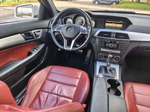 White Mercedes-Benz C 250 2013 in Siauliai, with an engine capacity of 2.00 L and mileage of 222 thousand km for 8900 €, photo 10 on AUTOMOTO.COM.LV