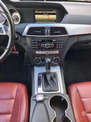 White Mercedes-Benz C 250 2013 in Siauliai, with an engine capacity of 2.00 L and mileage of 222 thousand km for 8900 €, photo 12 on AUTOMOTO.COM.LV