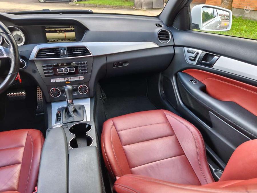 White Mercedes-Benz C 250 2013 in Siauliai, with an engine capacity of 2.00 L and mileage of 222 thousand km for 8900 €, photo 13 on AUTOMOTO.COM.LV
