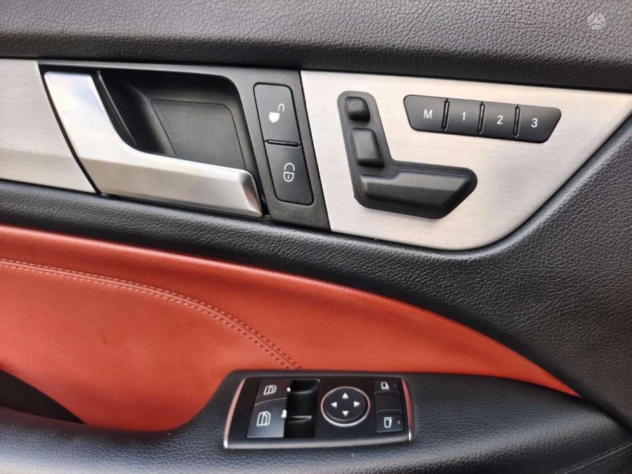 White Mercedes-Benz C 250 2013 in Siauliai, with an engine capacity of 2.00 L and mileage of 222 thousand km for 8900 €, photo 17 on AUTOMOTO.COM.LV