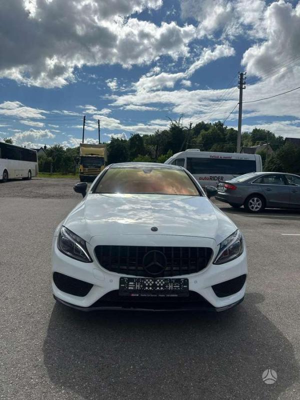 White Mercedes-Benz C 250 2016 in Jonava, with an engine capacity of 2.14 L and mileage of 182 thousand km for 16950 €, photo 2 on AUTOMOTO.COM.LV