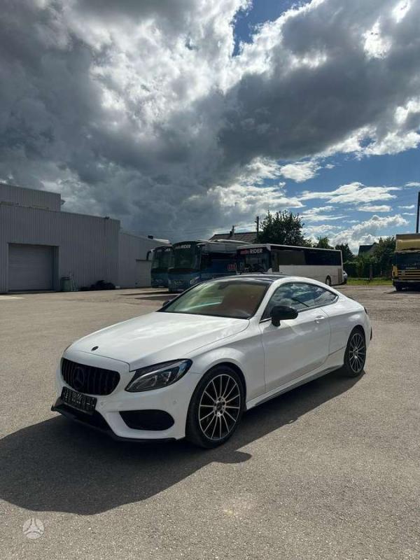 White Mercedes-Benz C 250 2016 in Jonava, with an engine capacity of 2.14 L and mileage of 182 thousand km for 16950 €, photo 3 on AUTOMOTO.COM.LV