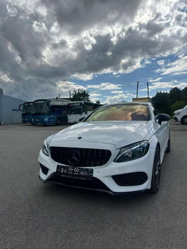 White Mercedes-Benz C 250 2016 in Jonava, with an engine capacity of 2.14 L and mileage of 182 thousand km for 16950 €, photo 4 on AUTOMOTO.COM.LV