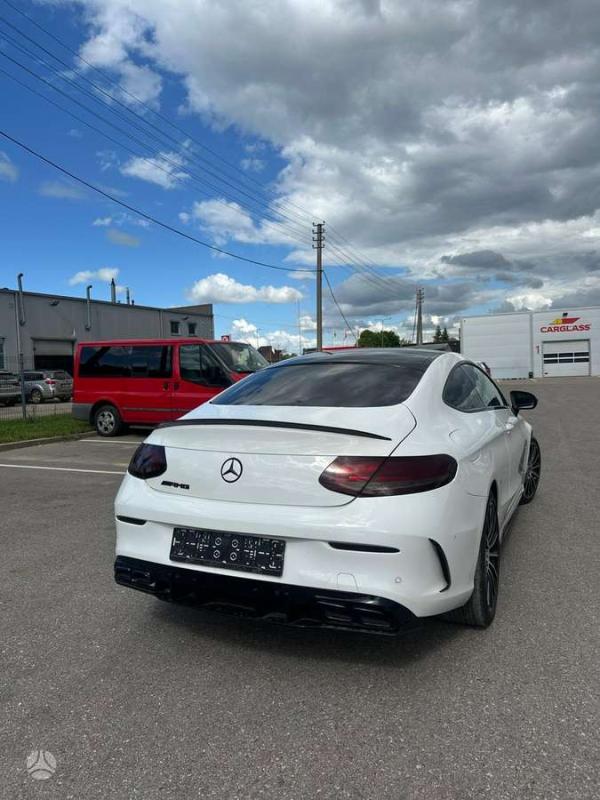White Mercedes-Benz C 250 2016 in Jonava, with an engine capacity of 2.14 L and mileage of 182 thousand km for 16950 €, photo 5 on AUTOMOTO.COM.LV