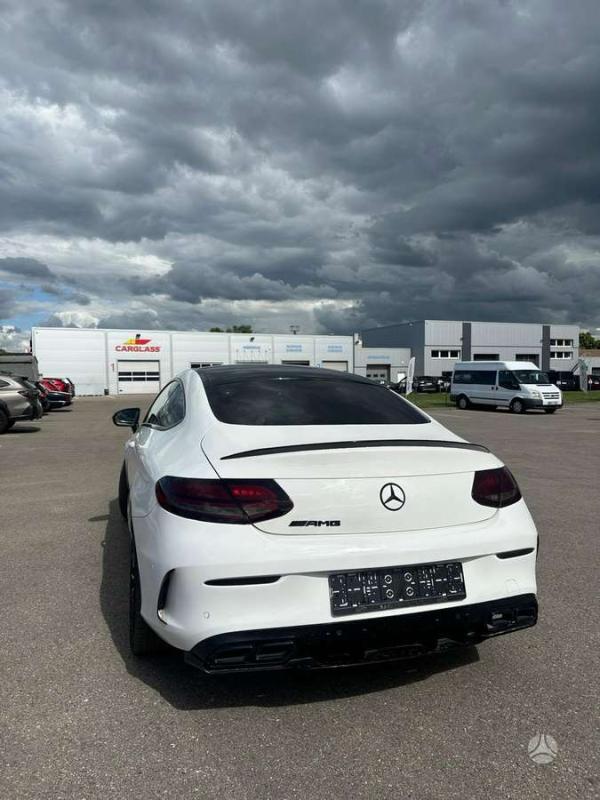White Mercedes-Benz C 250 2016 in Jonava, with an engine capacity of 2.14 L and mileage of 182 thousand km for 16950 €, photo 6 on AUTOMOTO.COM.LV