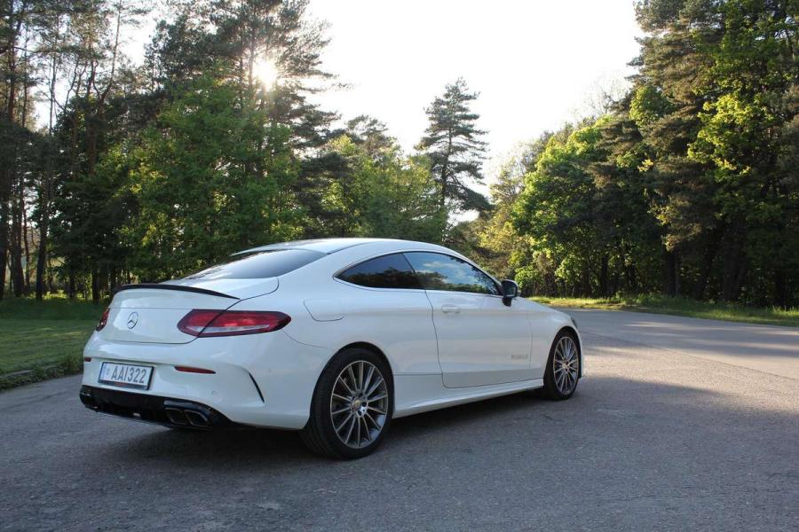 White Mercedes-Benz C 250 2016 in Kaunas, with an engine capacity of 2.14 L and mileage of 192 thousand km for 20900 €, photo 3 on AUTOMOTO.COM.LV
