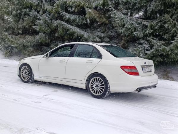White Mercedes-Benz C 250 2011 in Kaunas, with an engine capacity of 2.50 L and mileage of 205 thousand km for 3400 €, photo 1 on AUTOMOTO.COM.LV