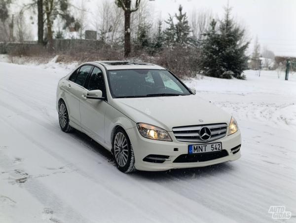 White Mercedes-Benz C 250 2011 in Kaunas, with an engine capacity of 2.50 L and mileage of 205 thousand km for 3400 €, photo 5 on AUTOMOTO.COM.LV