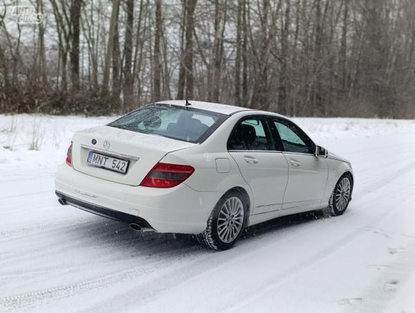 White Mercedes-Benz C 250 2011 in Kaunas, with an engine capacity of 2.50 L and mileage of 205 thousand km for 3400 €, photo 9 on AUTOMOTO.COM.LV