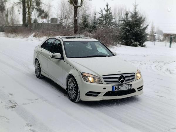 White Mercedes-Benz C 250 2011 in Kaunas, with an engine capacity of 2.50 L and mileage of 209 thousand km for 3600 €, photo 1 on AUTOMOTO.COM.LV