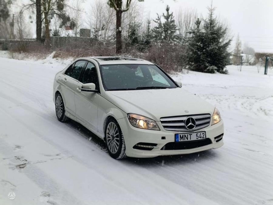 Balts Mercedes-Benz C 250 2011 Kauņa, ar dzinēja tilpumu 2.50 L un nobraukumu 209 tūkst. km par 3600 €, foto 2 vietnē AUTOMOTO.COM.LV