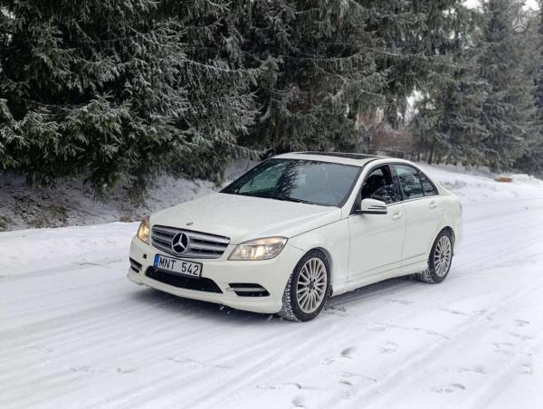 White Mercedes-Benz C 250 2011 in Kaunas, with an engine capacity of 2.50 L and mileage of 209 thousand km for 3600 €, photo 3 on AUTOMOTO.COM.LV