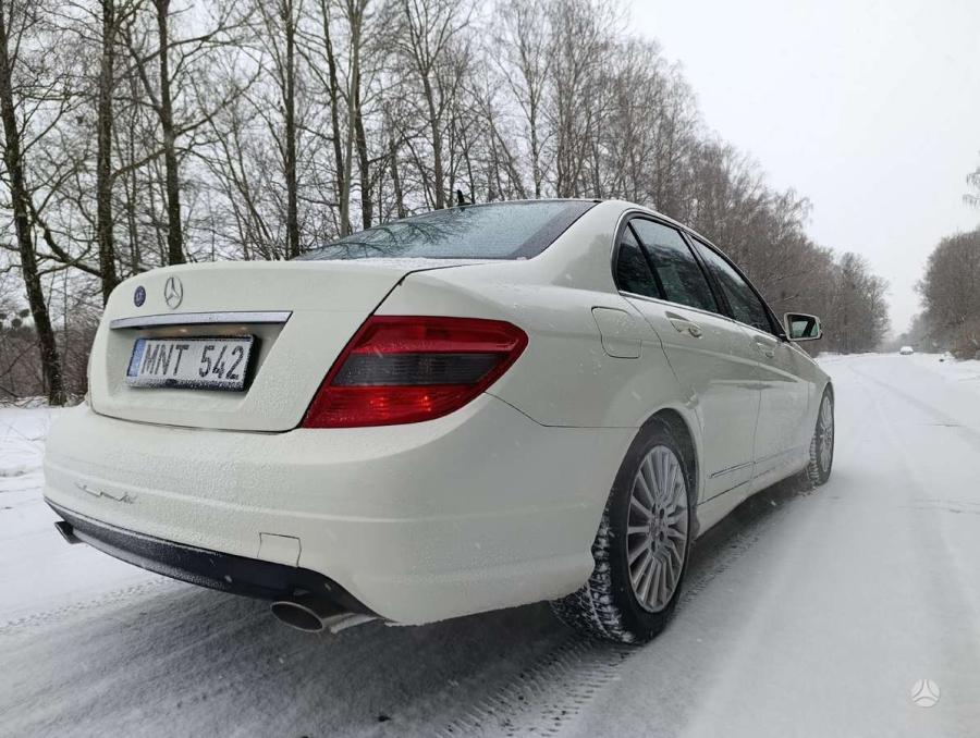 Balts Mercedes-Benz C 250 2011 Kauņa, ar dzinēja tilpumu 2.50 L un nobraukumu 209 tūkst. km par 3600 €, foto 5 vietnē AUTOMOTO.COM.LV