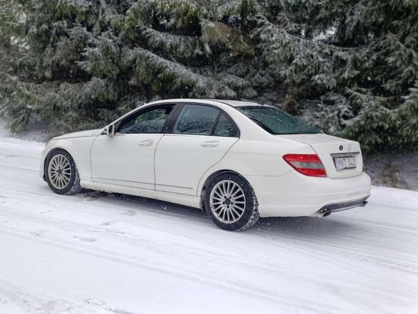 White Mercedes-Benz C 250 2011 in Kaunas, with an engine capacity of 2.50 L and mileage of 209 thousand km for 3600 €, photo 7 on AUTOMOTO.COM.LV