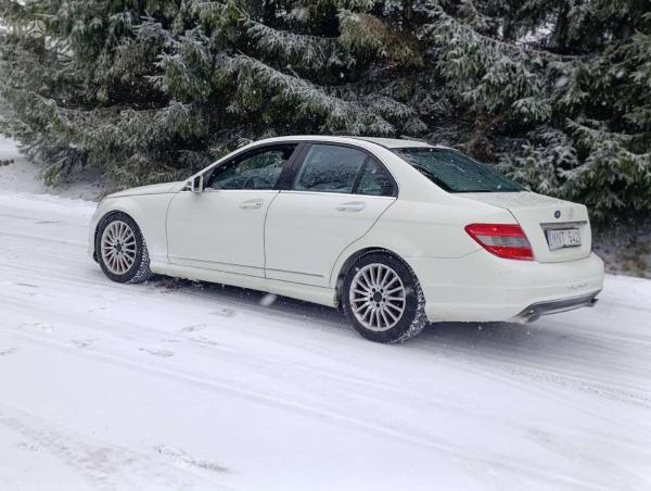 White Mercedes-Benz C 250 2011 in Kaunas, with an engine capacity of 2.50 L and mileage of 209 thousand km for 3600 €, photo 8 on AUTOMOTO.COM.LV