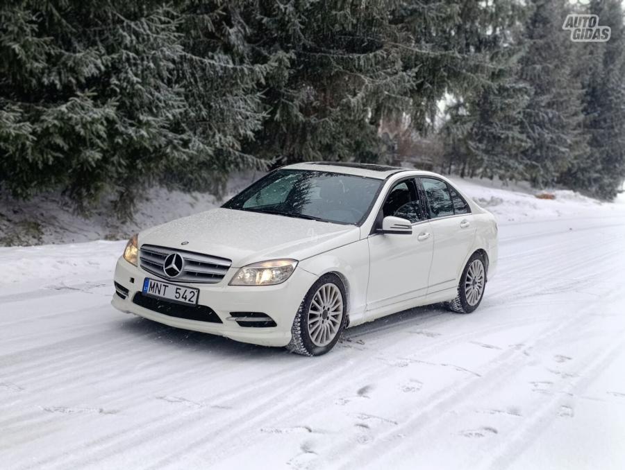 White Mercedes-Benz C 250 2011 in Kaunas, with an engine capacity of 2.50 L and mileage of 209 thousand km for 3700 €, photo 3 on AUTOMOTO.COM.LV