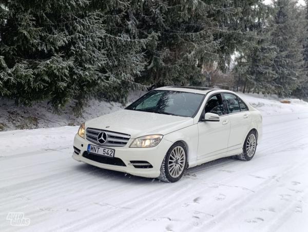 Balts Mercedes-Benz C 250 2011 Kauņa, ar dzinēja tilpumu 2.50 L un nobraukumu 209 tūkst. km par 3700 €, foto 4 vietnē AUTOMOTO.COM.LV