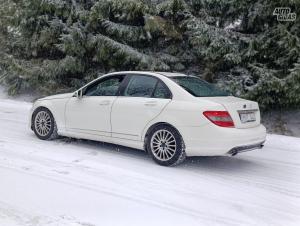 White Mercedes-Benz C 250 2011 in Kaunas, with an engine capacity of 2.50 L and mileage of 209 thousand km for 3700 €, photo 5 on AUTOMOTO.COM.LV