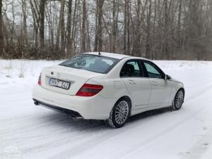 White Mercedes-Benz C 250 2011 in Kaunas, with an engine capacity of 2.50 L and mileage of 209 thousand km for 3700 €, photo 9 on AUTOMOTO.COM.LV