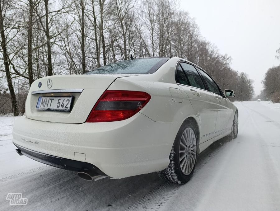 White Mercedes-Benz C 250 2011 in Kaunas, with an engine capacity of 2.50 L and mileage of 209 thousand km for 3700 €, photo 10 on AUTOMOTO.COM.LV