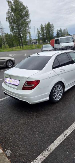 Белый Мерседес Ц 250 2014 в Каунас, объемом двигателя 1.80 л и пробегом 148 тыс. км за 9300 €, фото 4 на AUTOMOTO.COM.LV