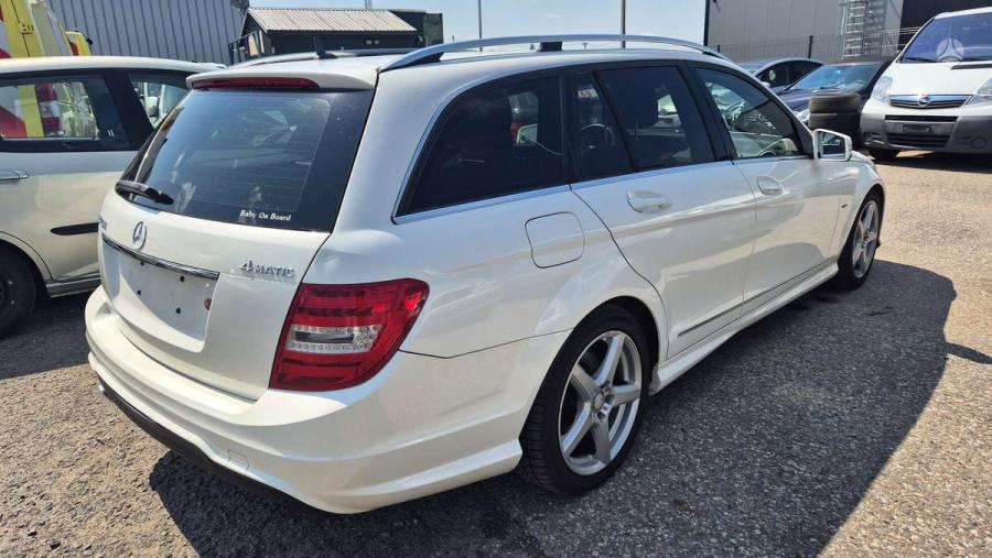Balts Mercedes-Benz C 250 2011 Kauņa, ar dzinēja tilpumu 2.14 L un nobraukumu 250 tūkst. km par 4700 €, foto 4 vietnē AUTOMOTO.COM.LV