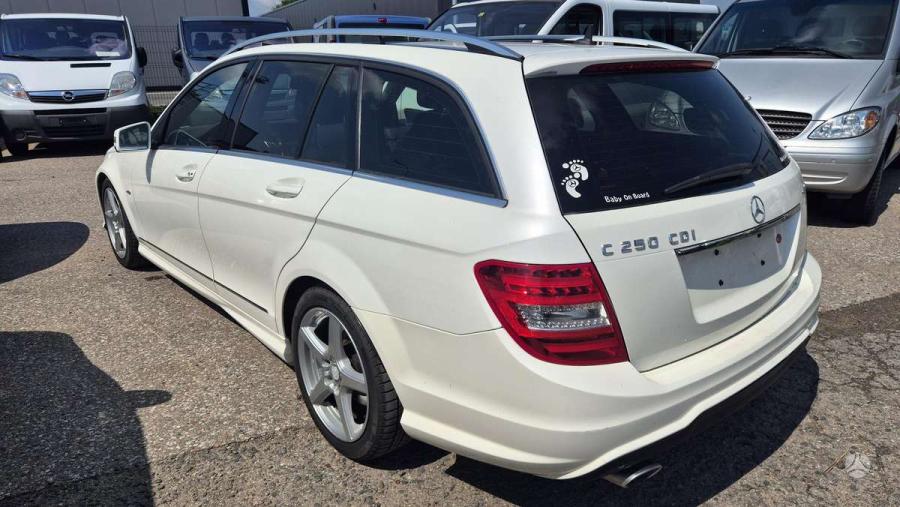 Balts Mercedes-Benz C 250 2011 Kauņa, ar dzinēja tilpumu 2.14 L un nobraukumu 250 tūkst. km par 4700 €, foto 5 vietnē AUTOMOTO.COM.LV