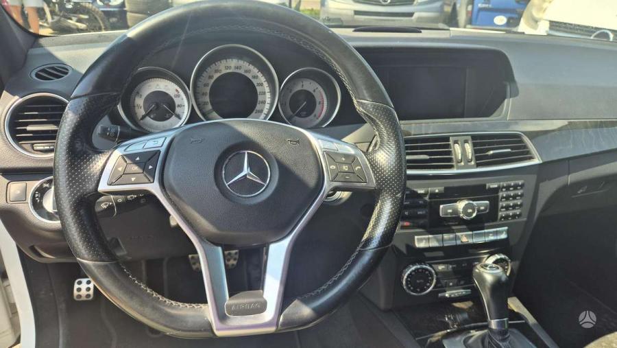 Balts Mercedes-Benz C 250 2011 Kauņa, ar dzinēja tilpumu 2.14 L un nobraukumu 250 tūkst. km par 4700 €, foto 7 vietnē AUTOMOTO.COM.LV