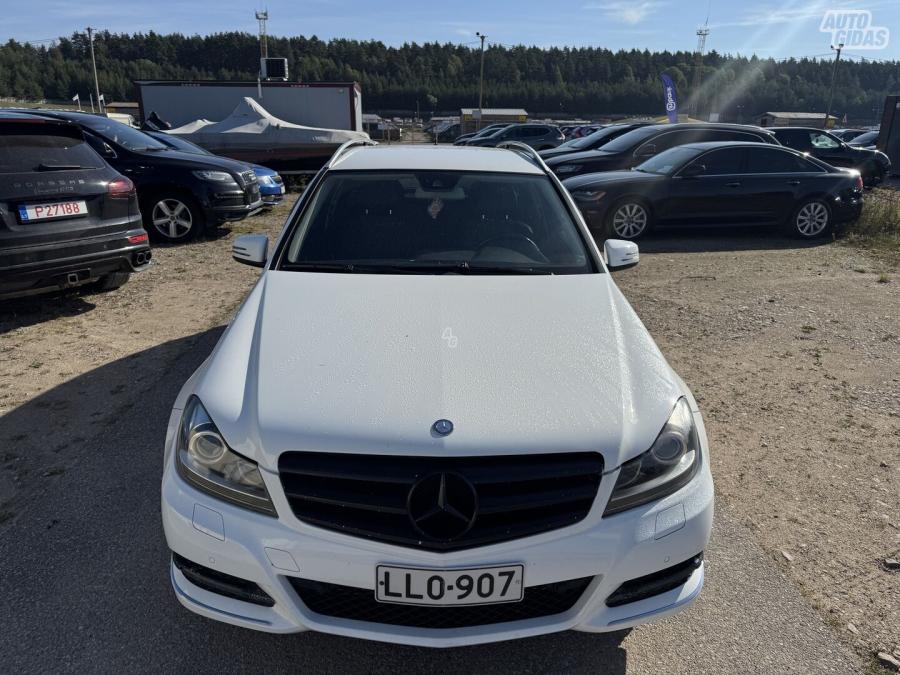White Mercedes-Benz C 250 2012 in Vilnius, with an engine capacity of 2.10 L and mileage of 276 thousand km for 6650 €, photo 2 on AUTOMOTO.COM.LV