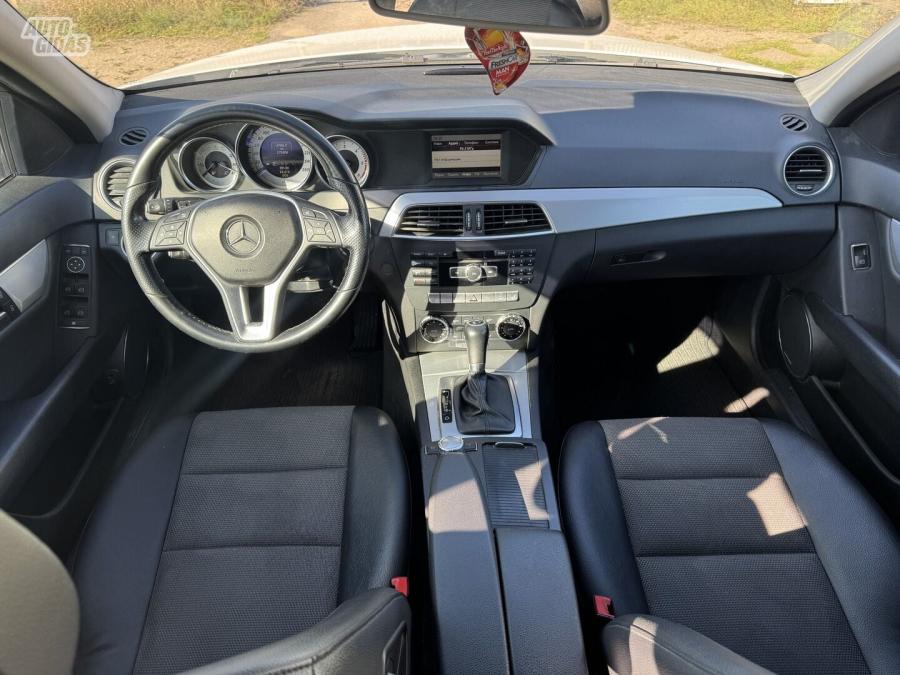 White Mercedes-Benz C 250 2012 in Vilnius, with an engine capacity of 2.10 L and mileage of 276 thousand km for 6200 €, photo 8 on AUTOMOTO.COM.LV
