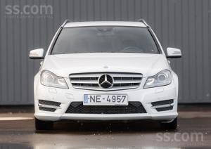 White Mercedes-Benz C 250 2013 in Jelgava, with an engine capacity of 2.20 L and mileage of 287 thousand km for 6900 €, photo 3 on AUTOMOTO.COM.LV