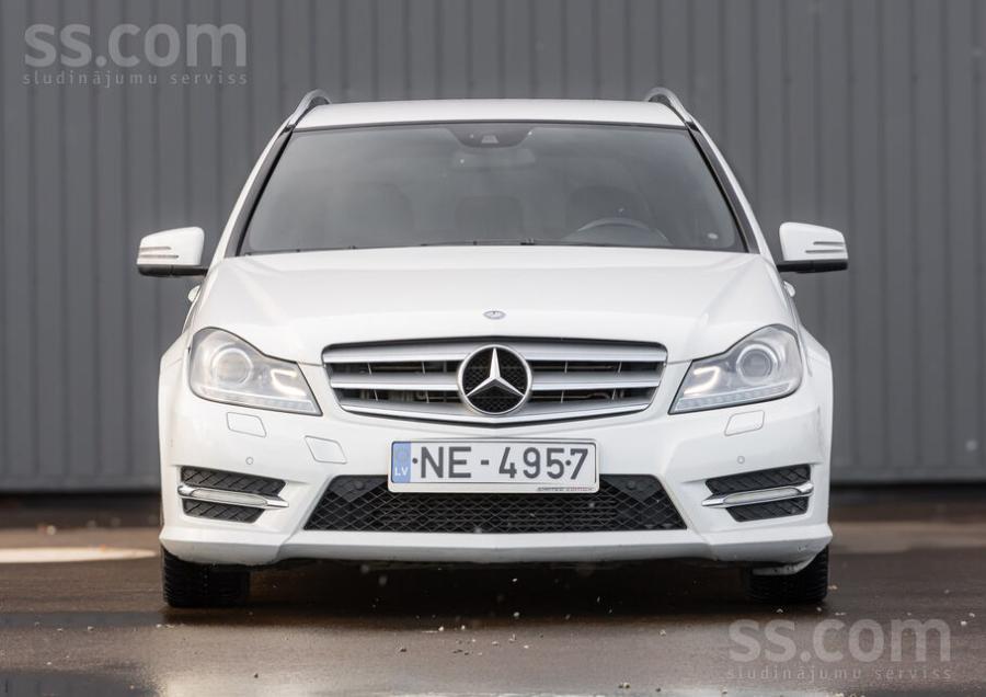 White Mercedes-Benz C 250 2013 in Jelgava, with an engine capacity of 2.20 L and mileage of 287 thousand km for 6900 €, photo 3 on AUTOMOTO.COM.LV