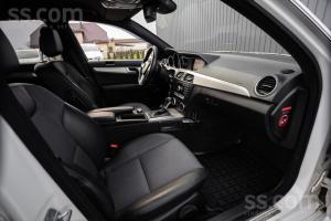 White Mercedes-Benz C 250 2013 in Jelgava, with an engine capacity of 2.20 L and mileage of 287 thousand km for 6900 €, photo 29 on AUTOMOTO.COM.LV