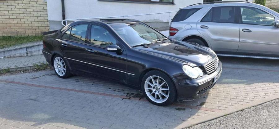 Black Mercedes-Benz c-270 2001 in Alytus, with an engine capacity of 2.69 L and mileage of 367 thousand km for 1750 €, photo 1 on AUTOMOTO.COM.LV