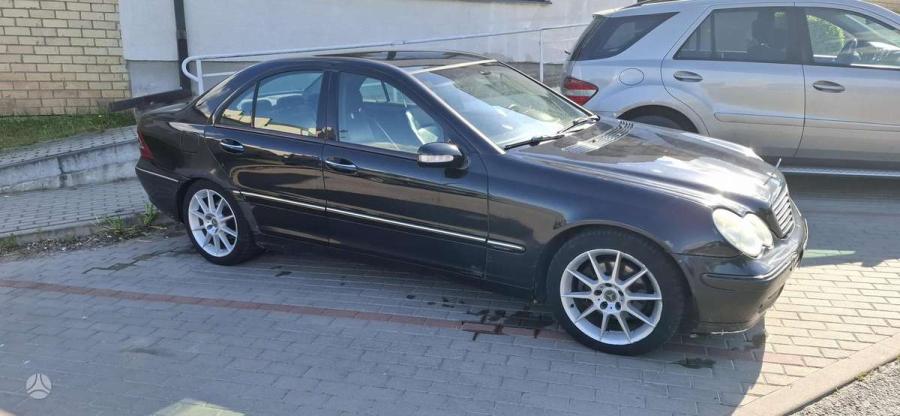 Black Mercedes-Benz c-270 2001 in Alytus, with an engine capacity of 2.69 L and mileage of 367 thousand km for 1750 €, photo 6 on AUTOMOTO.COM.LV