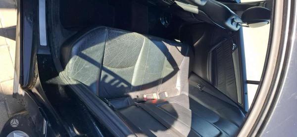Black Mercedes-Benz c-270 2001 in Alytus, with an engine capacity of 2.69 L and mileage of 367 thousand km for 1750 €, photo 7 on AUTOMOTO.COM.LV