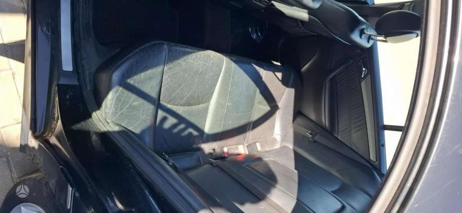 Black Mercedes-Benz c-270 2001 in Alytus, with an engine capacity of 2.69 L and mileage of 367 thousand km for 1750 €, photo 8 on AUTOMOTO.COM.LV
