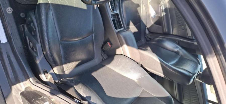 Black Mercedes-Benz c-270 2001 in Alytus, with an engine capacity of 2.69 L and mileage of 367 thousand km for 1750 €, photo 9 on AUTOMOTO.COM.LV