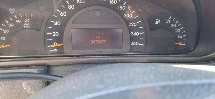 Black Mercedes-Benz c-270 2001 in Alytus, with an engine capacity of 2.69 L and mileage of 367 thousand km for 1750 €, photo 10 on AUTOMOTO.COM.LV