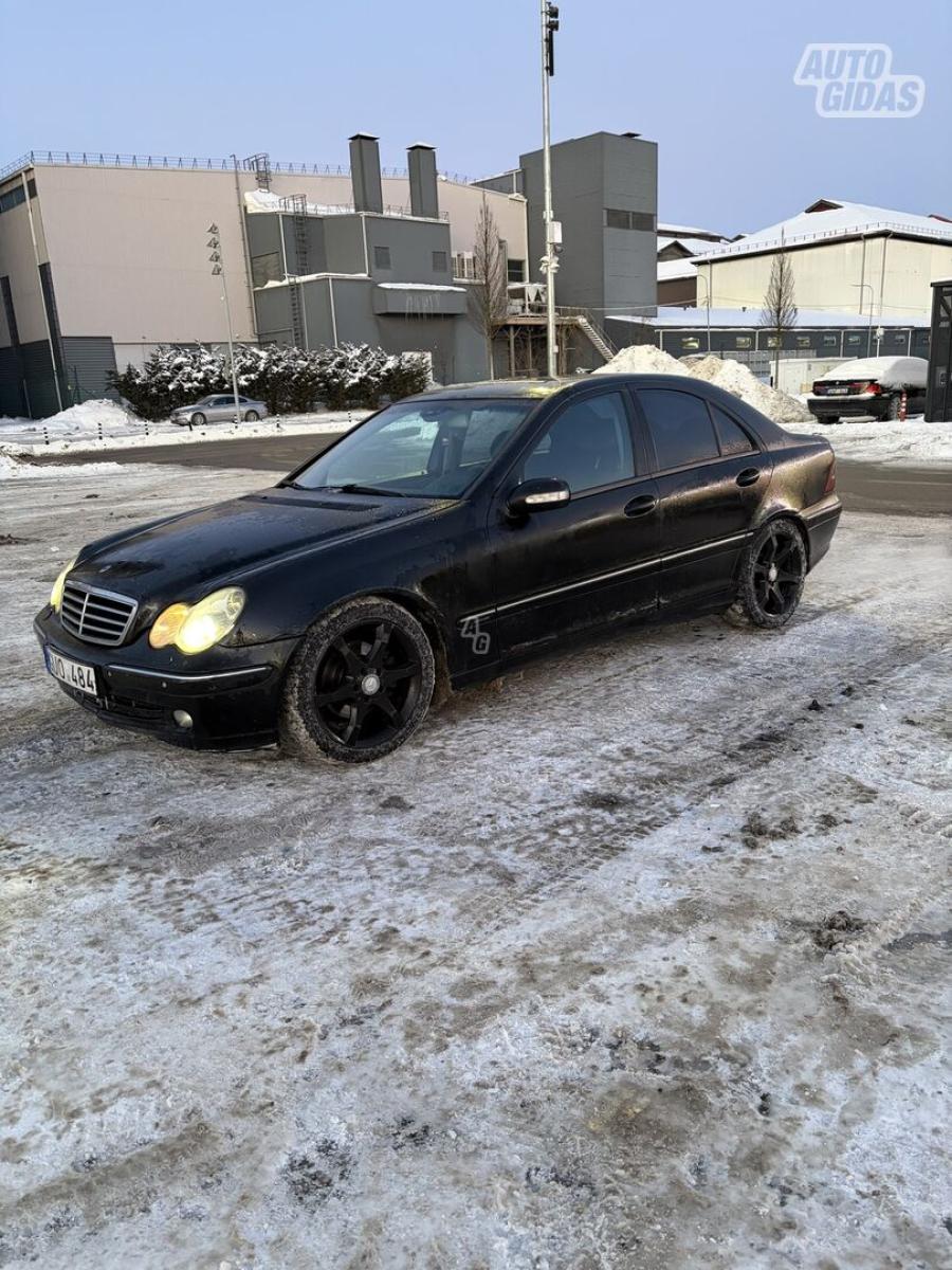 Black Mercedes-Benz c-270 2003 in Kaunas, with an engine capacity of 2.70 L and mileage of 389 thousand km for 2000 €, photo 1 on AUTOMOTO.COM.LV