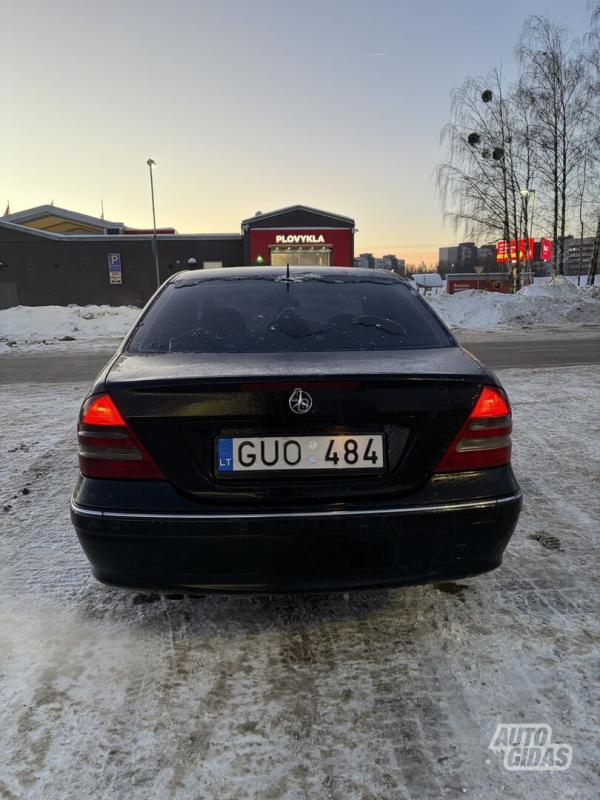Black Mercedes-Benz c-270 2003 in Kaunas, with an engine capacity of 2.70 L and mileage of 389 thousand km for 2000 €, photo 3 on AUTOMOTO.COM.LV