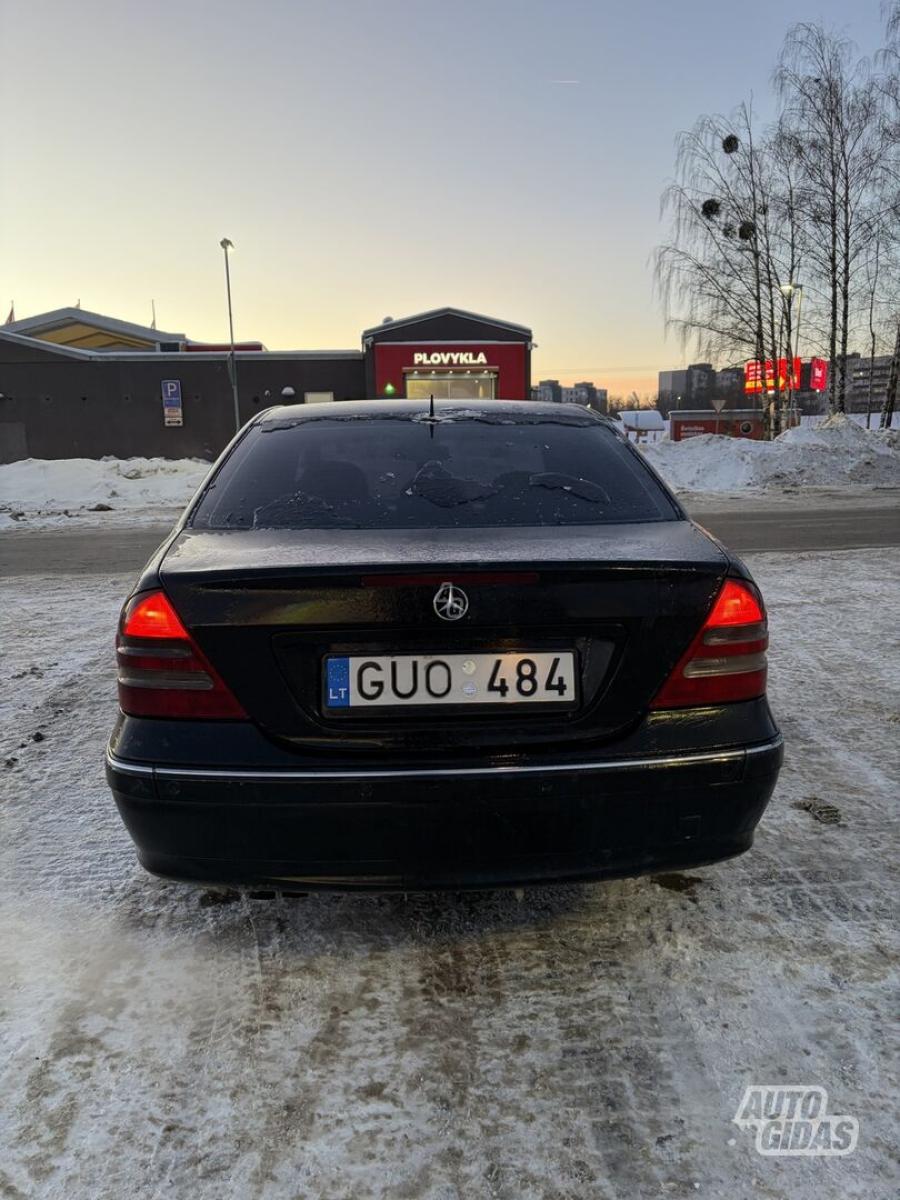 Black Mercedes-Benz c-270 2003 in Kaunas, with an engine capacity of 2.70 L and mileage of 389 thousand km for 2000 €, photo 3 on AUTOMOTO.COM.LV