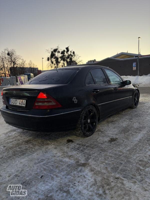 Black Mercedes-Benz c-270 2003 in Kaunas, with an engine capacity of 2.70 L and mileage of 389 thousand km for 2000 €, photo 4 on AUTOMOTO.COM.LV