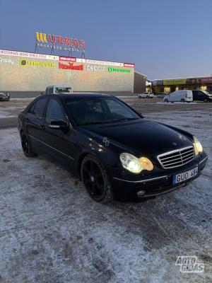 Black Mercedes-Benz c-270 2003 in Kaunas, with an engine capacity of 2.70 L and mileage of 389 thousand km for 2000 €, photo 5 on AUTOMOTO.COM.LV