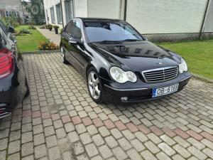 Melns Mercedes-Benz c-270 2003 Balvi, ar dzinēja tilpumu 2.70 L un nobraukumu 423 tūkst. km par 2190 €, foto  vietnē AUTOMOTO.COM.LV