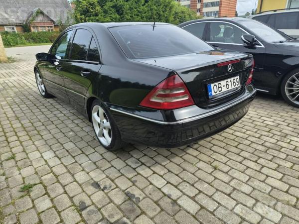 Melns Mercedes-Benz c-270 2003 Balvi, ar dzinēja tilpumu 2.70 L un nobraukumu 423 tūkst. km par 2190 €, foto 3 vietnē AUTOMOTO.COM.LV