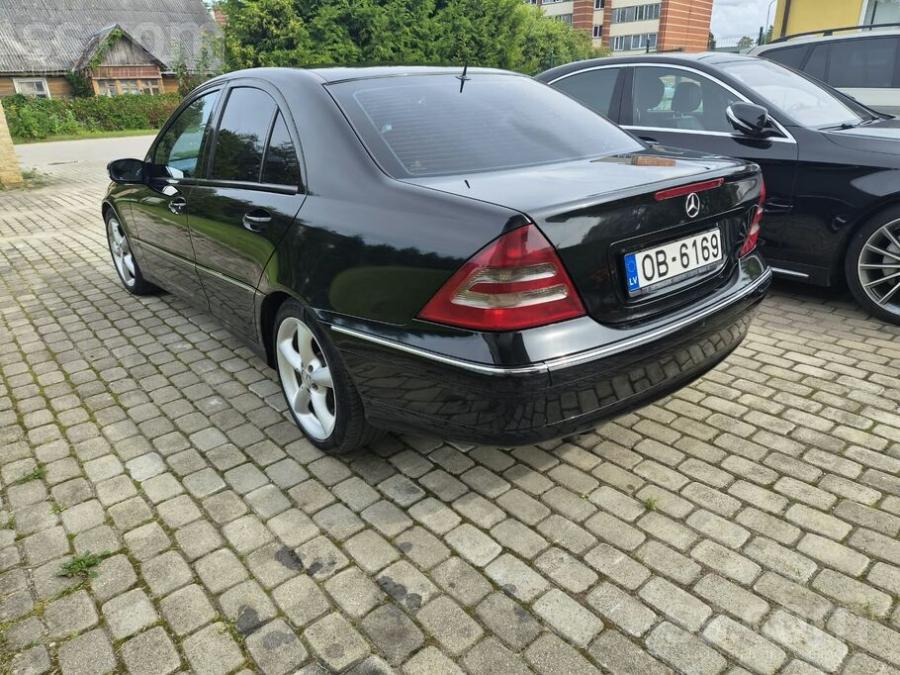 Melns Mercedes-Benz c-270 2003 Balvi, ar dzinēja tilpumu 2.70 L un nobraukumu 423 tūkst. km par 2190 €, foto 3 vietnē AUTOMOTO.COM.LV